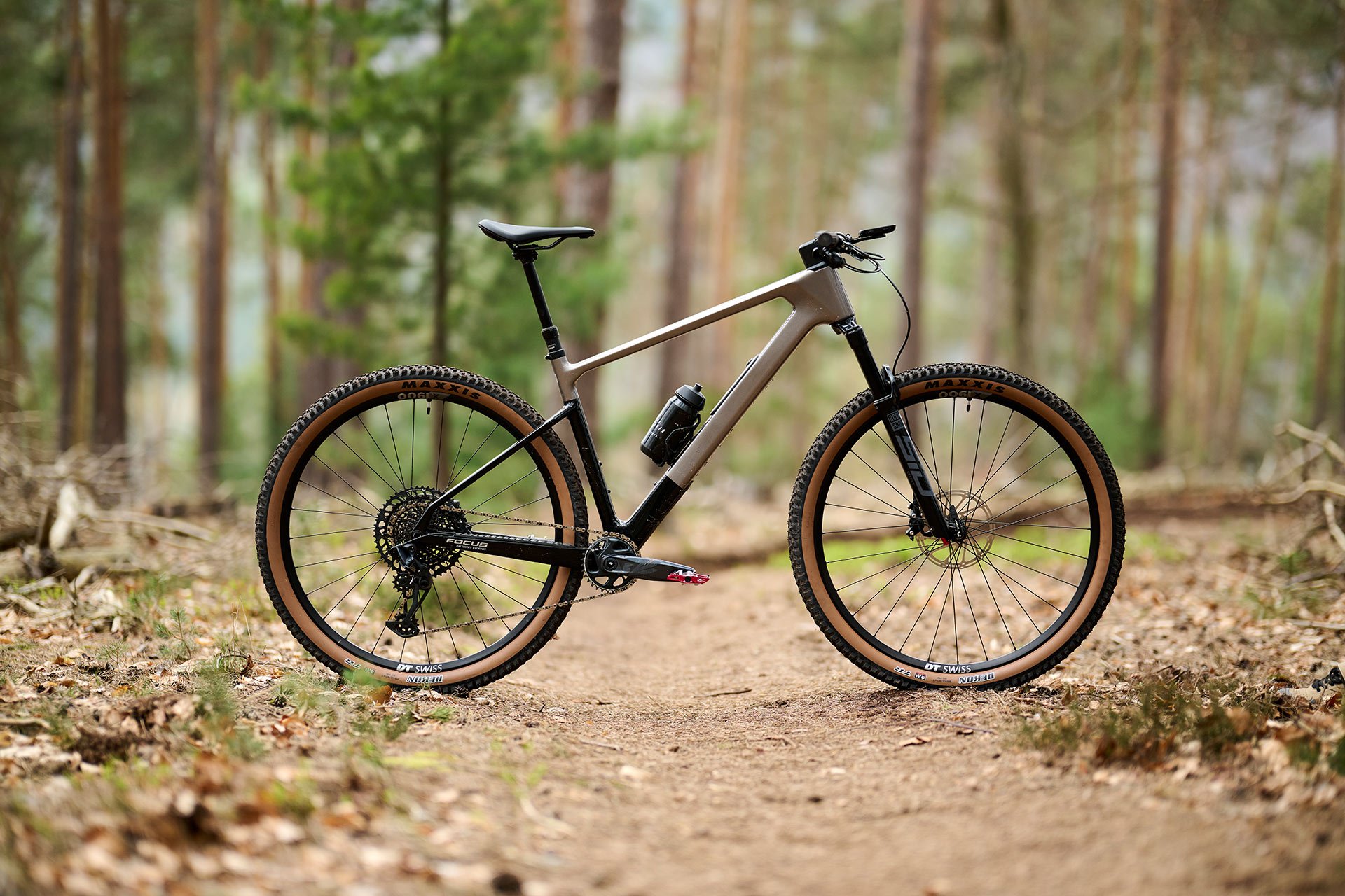 Lightweight Cross-Country Carbon Hardtail for Trails: FOCUS RAVEN ...